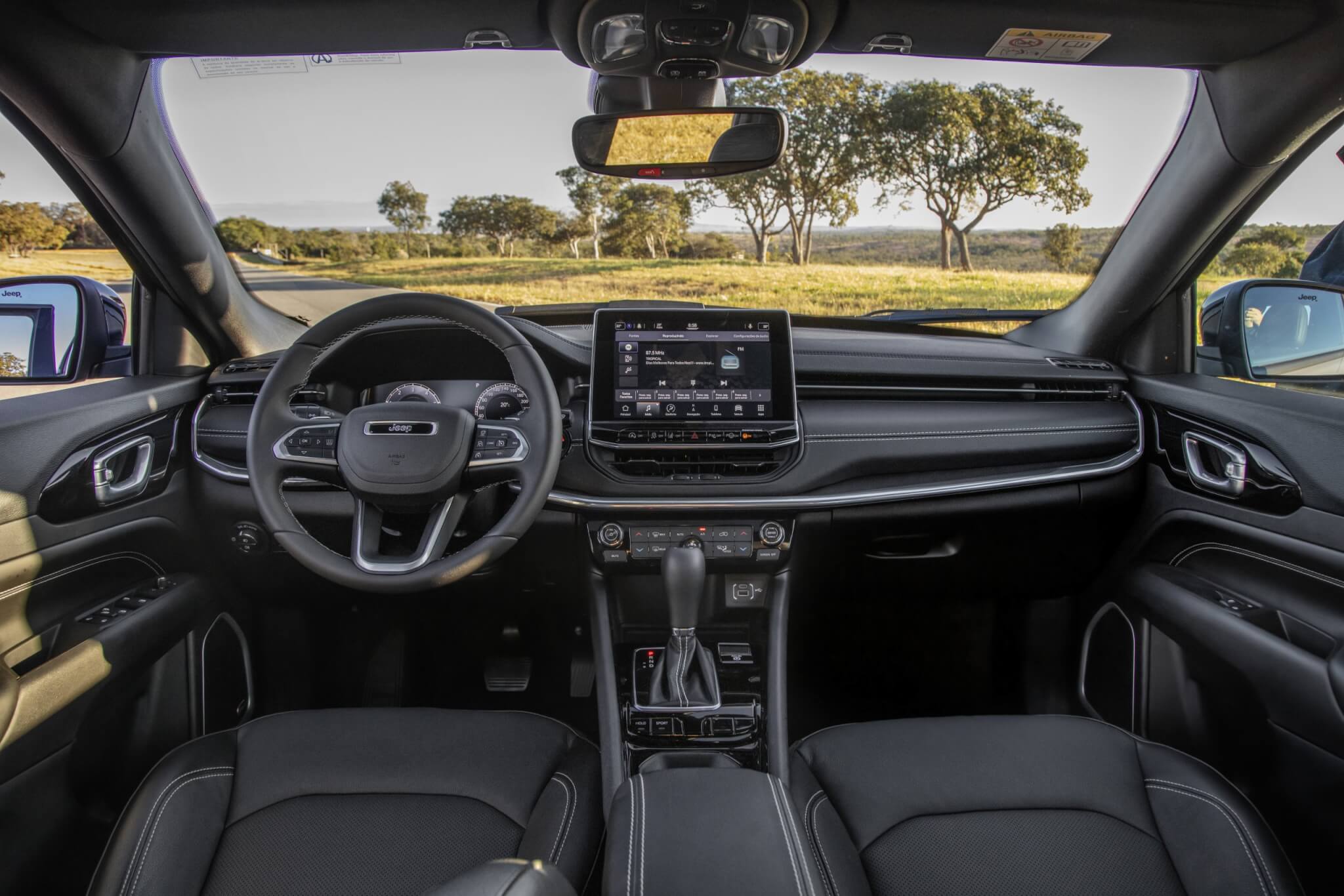 Jeep: Compass e Commander ganham mais tecnologia na linha 2023