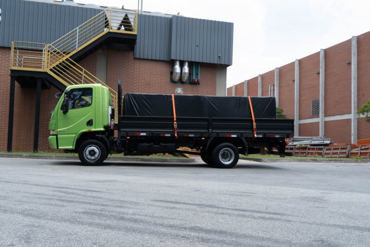 Mercedes-Benz apresenta novos motores para caminhões no Brasil