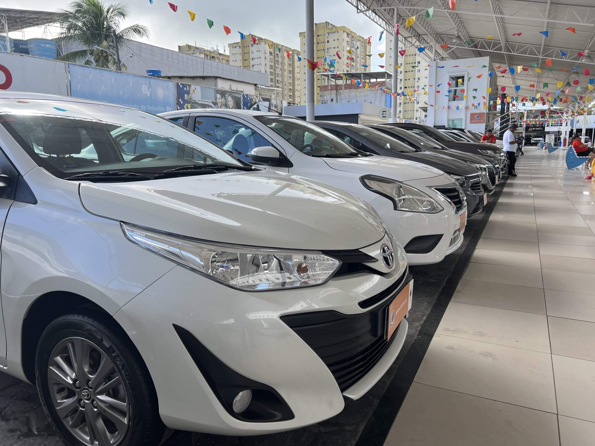 Hora boa para comprar carro. Agora o preço baixou de verdade - Carro Arretado