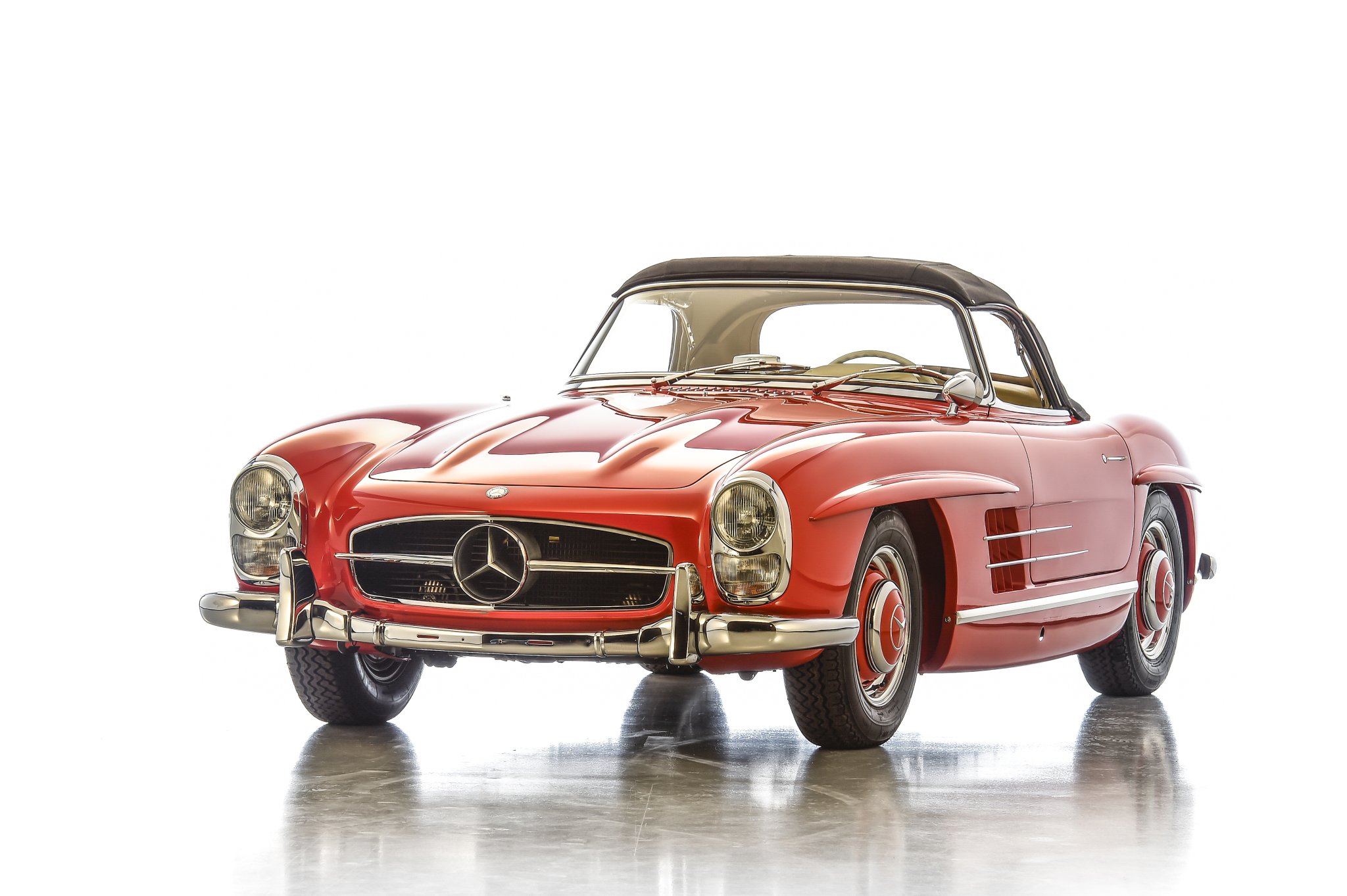 Europa: França recebe tradicional feira de carros clássicos