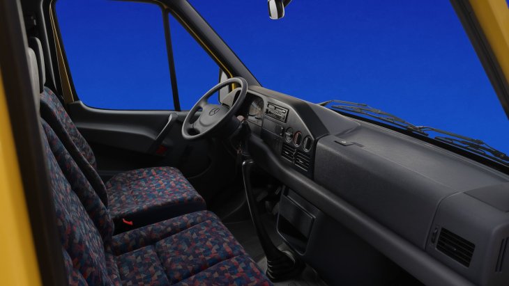 Sprinter completa 30 anos; veja como era o primeiro modelo