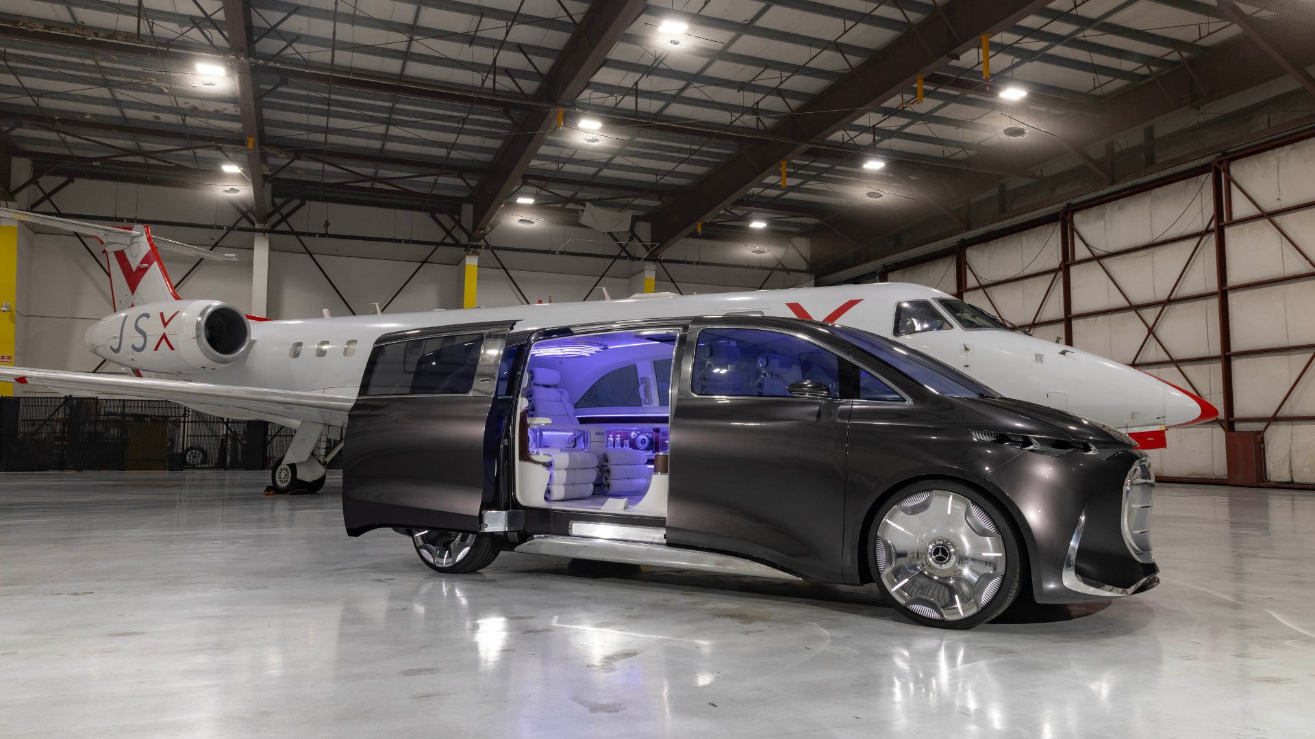 Conheça a nova minivan de luxo da Mercedes que tem TV de 65 polegadas
