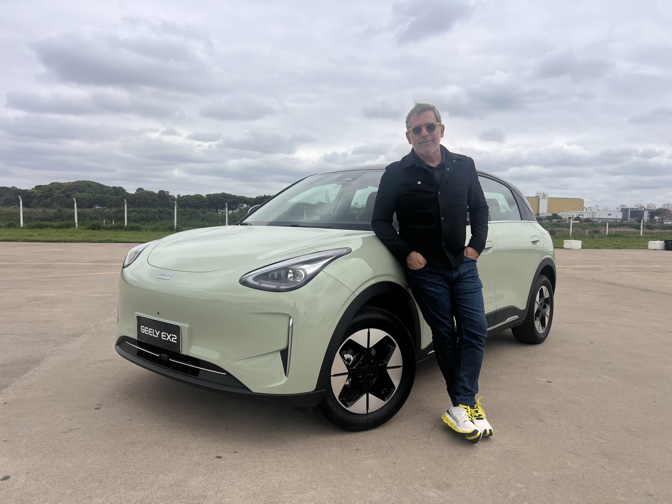 Chinesa Geely lança estiloso carro elétrico no Brasil por R$ 119 mil ...