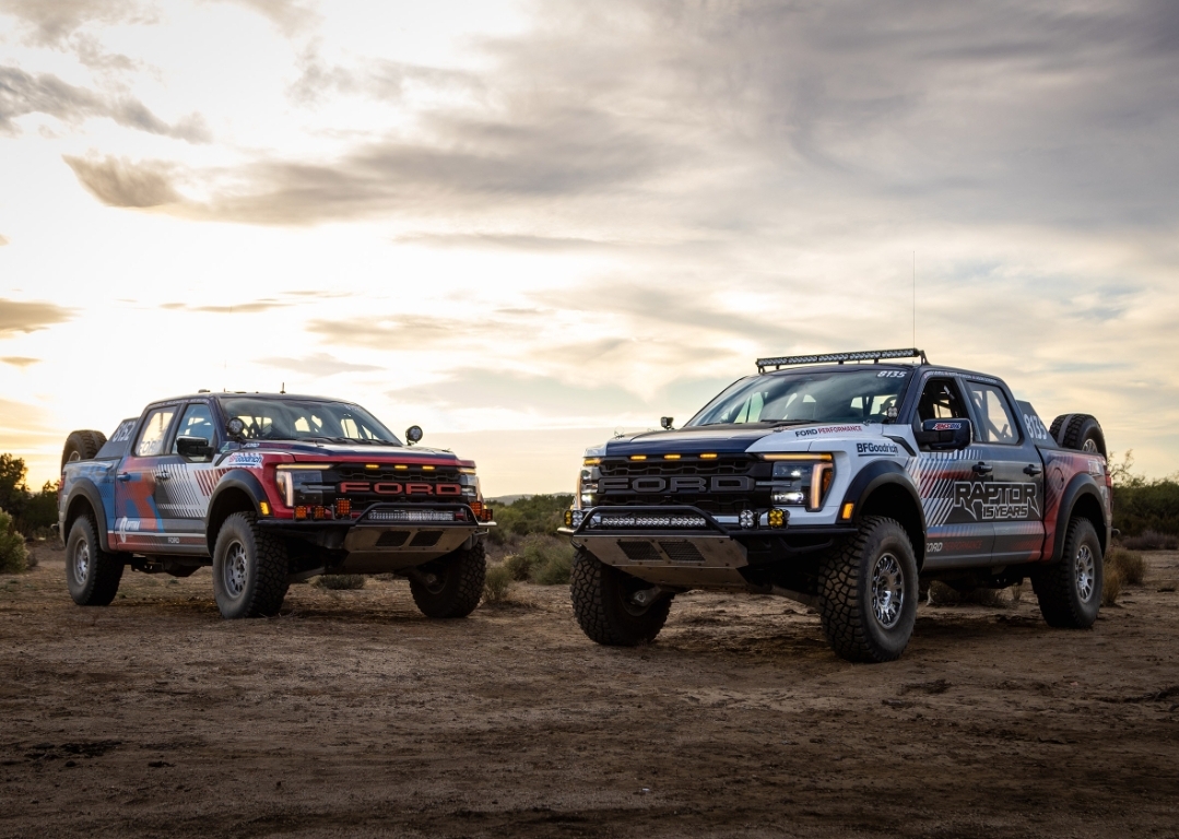 Ford comemora 15 anos da Raptor com dupla vitória na Baja 1000 - Carro ...